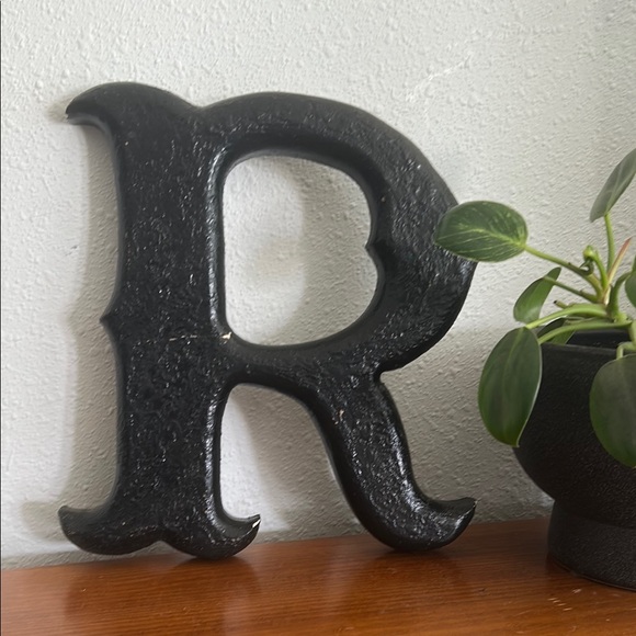 Wall Decor | Retro Vintage Antique Black Decorative Letter R Wall Art ...
